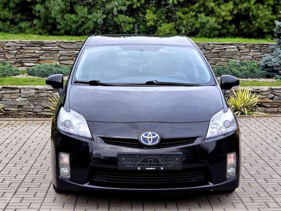 Black Toyota Prius 2010 in Kedainiai, with an engine capacity of 1.80 L and mileage of 280 thousand km for 5600 €, photo 17 on AUTOMOTO.COM.LV