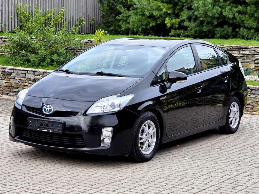 Black Toyota Prius 2010 in Kedainiai, with an engine capacity of 1.80 L and mileage of 280 thousand km for 5600 €, photo 18 on AUTOMOTO.COM.LV