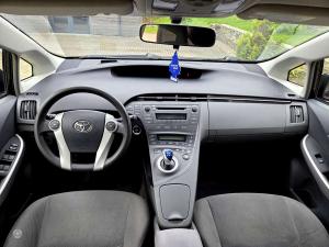 Black Toyota Prius 2010 in Kedainiai, with an engine capacity of 1.80 L and mileage of 280 thousand km for 5600 €, photo 20 on AUTOMOTO.COM.LV