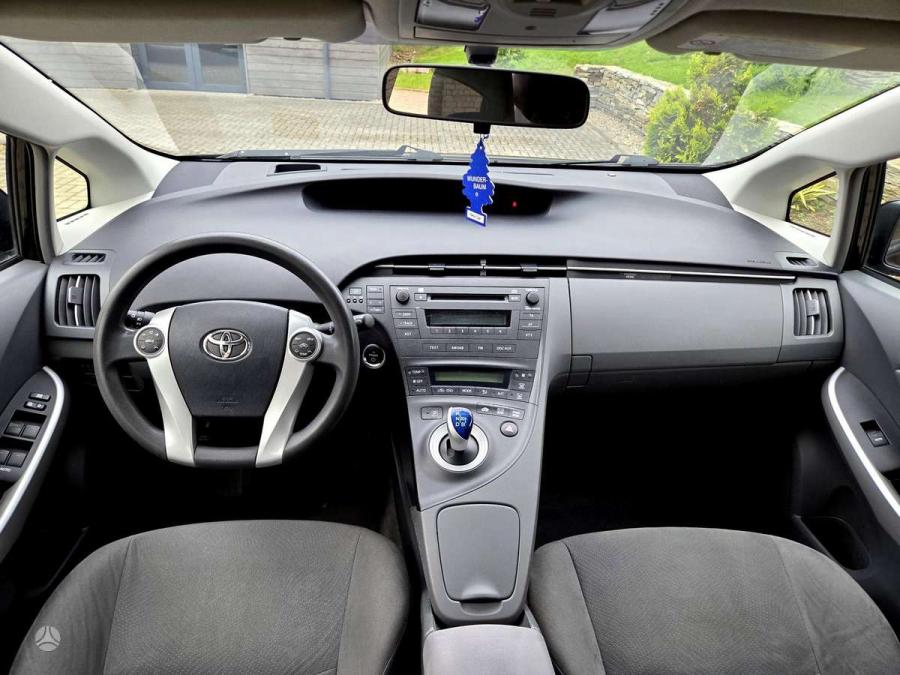 Black Toyota Prius 2010 in Kedainiai, with an engine capacity of 1.80 L and mileage of 280 thousand km for 5600 €, photo 20 on AUTOMOTO.COM.LV