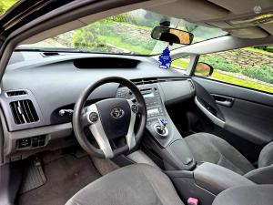 Black Toyota Prius 2010 in Kedainiai, with an engine capacity of 1.80 L and mileage of 280 thousand km for 5600 €, photo 21 on AUTOMOTO.COM.LV