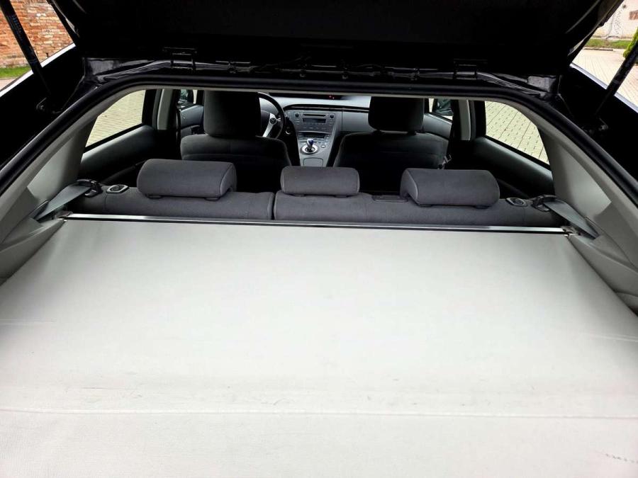 Black Toyota Prius 2010 in Kedainiai, with an engine capacity of 1.80 L and mileage of 280 thousand km for 5600 €, photo 27 on AUTOMOTO.COM.LV