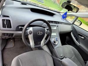 Black Toyota Prius 2010 in Kedainiai, with an engine capacity of 1.80 L and mileage of 280 thousand km for 5600 €, photo 28 on AUTOMOTO.COM.LV