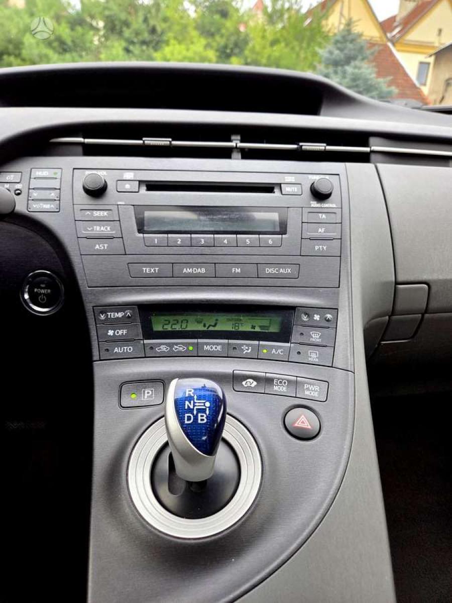 Black Toyota Prius 2010 in Kedainiai, with an engine capacity of 1.80 L and mileage of 280 thousand km for 5600 €, photo 29 on AUTOMOTO.COM.LV