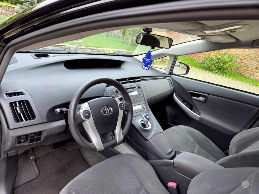 Black Toyota Prius 2010 in Kedainiai, with an engine capacity of 1.80 L and mileage of 280 thousand km for 5600 €, photo 30 on AUTOMOTO.COM.LV