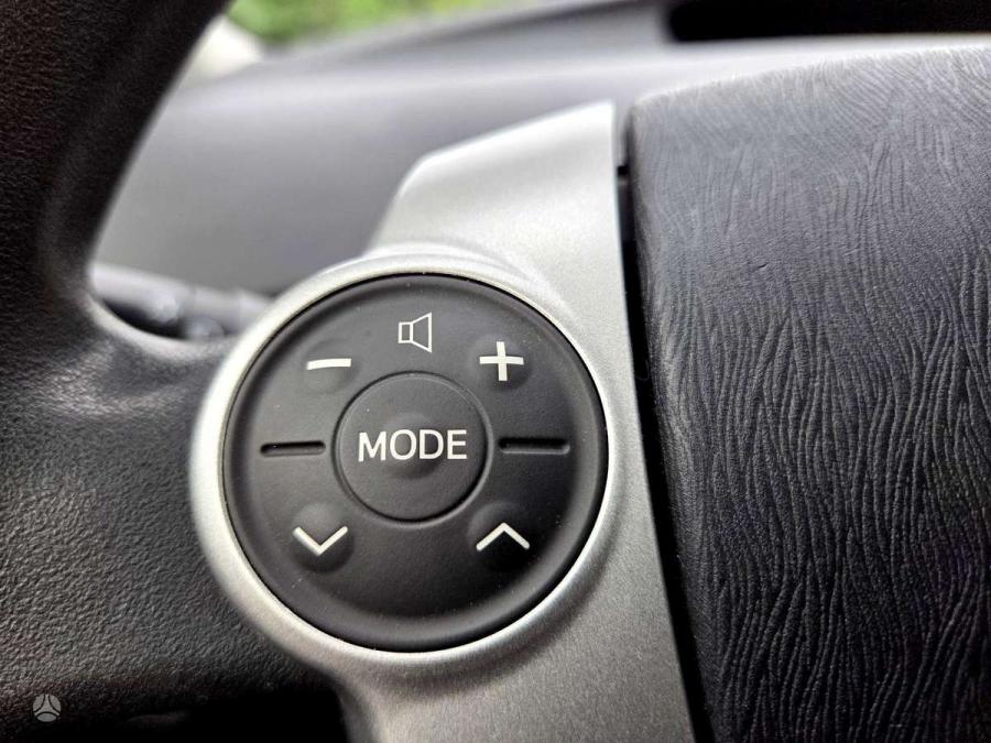Black Toyota Prius 2010 in Kedainiai, with an engine capacity of 1.80 L and mileage of 280 thousand km for 5600 €, photo 32 on AUTOMOTO.COM.LV