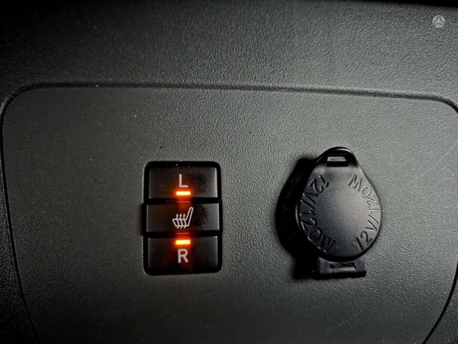 Black Toyota Prius 2010 in Kedainiai, with an engine capacity of 1.80 L and mileage of 280 thousand km for 5600 €, photo 35 on AUTOMOTO.COM.LV