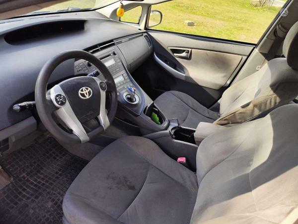 Melns Toyota Prius 2010 Viļņa, ar dzinēja tilpumu 1.80 L un nobraukumu 273 tūkst. km par 2900 €, foto 7 vietnē AUTOMOTO.COM.LV