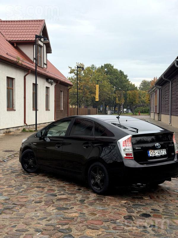 Black Toyota Prius 2010 in Jelgava, with an engine capacity of 1.80 L and mileage of 237 thousand km for 5800 €, photo 5 on AUTOMOTO.COM.LV