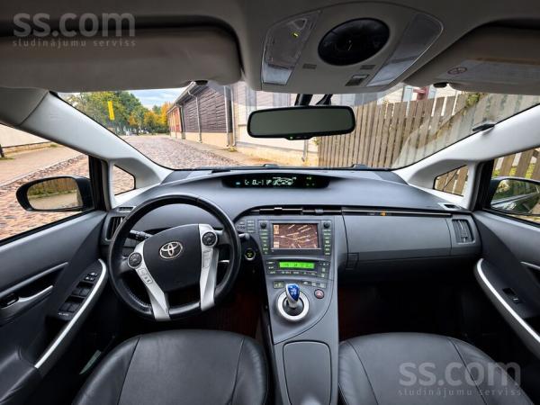 Black Toyota Prius 2010 in Jelgava, with an engine capacity of 1.80 L and mileage of 237 thousand km for 5800 €, photo 6 on AUTOMOTO.COM.LV