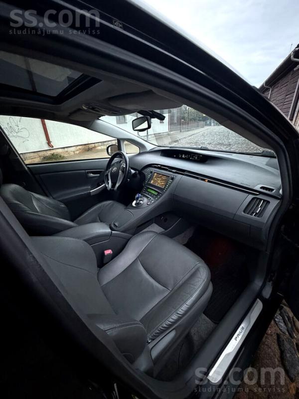 Black Toyota Prius 2010 in Jelgava, with an engine capacity of 1.80 L and mileage of 237 thousand km for 5800 €, photo 7 on AUTOMOTO.COM.LV