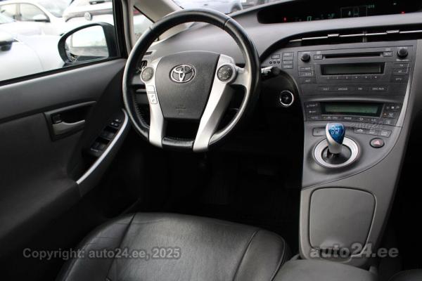 Black Toyota Prius 2011 in Parnu, with an engine capacity of 1.80 L and mileage of 234 thousand km for 8500 €, photo 11 on AUTOMOTO.COM.LV
