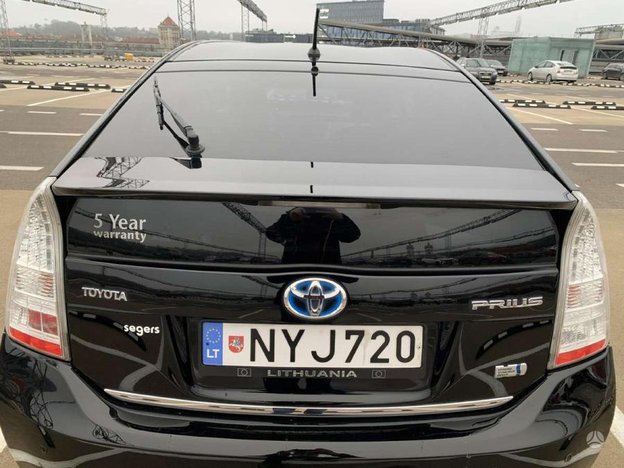 Black Toyota Prius 2011 in Kaunas, with an engine capacity of 1.80 L and mileage of 234 thousand km for 6100 €, photo 5 on AUTOMOTO.COM.LV