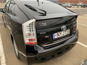 Black Toyota Prius 2011 in Kaunas, with an engine capacity of 1.80 L and mileage of 234 thousand km for 6100 €, photo 6 on AUTOMOTO.COM.LV
