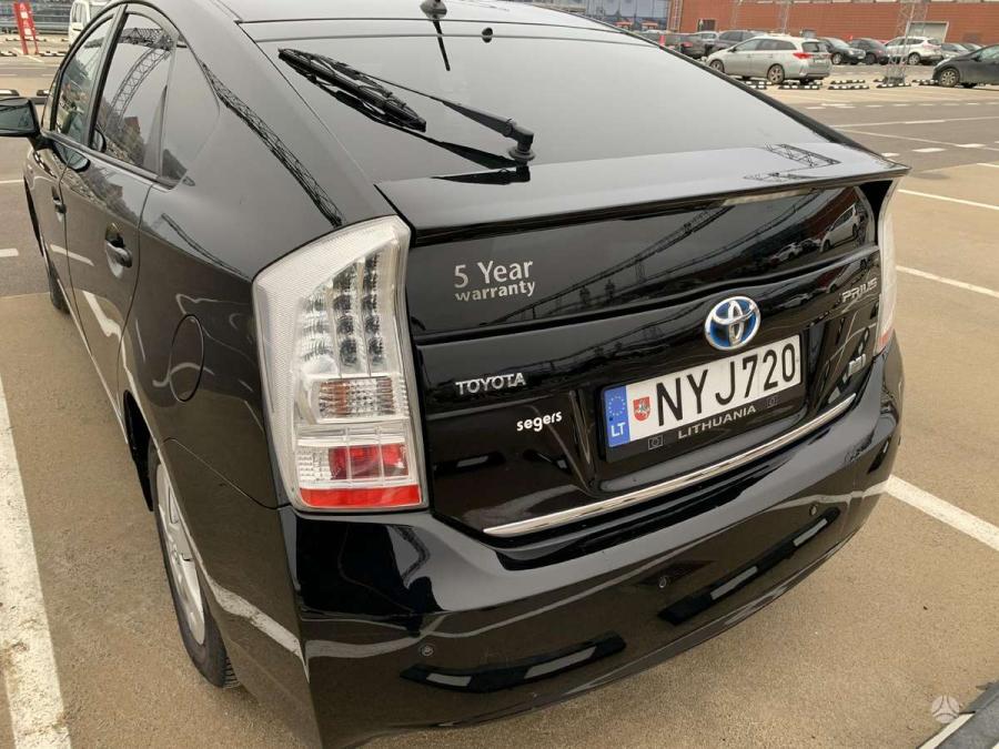 Black Toyota Prius 2011 in Kaunas, with an engine capacity of 1.80 L and mileage of 234 thousand km for 6100 €, photo 6 on AUTOMOTO.COM.LV