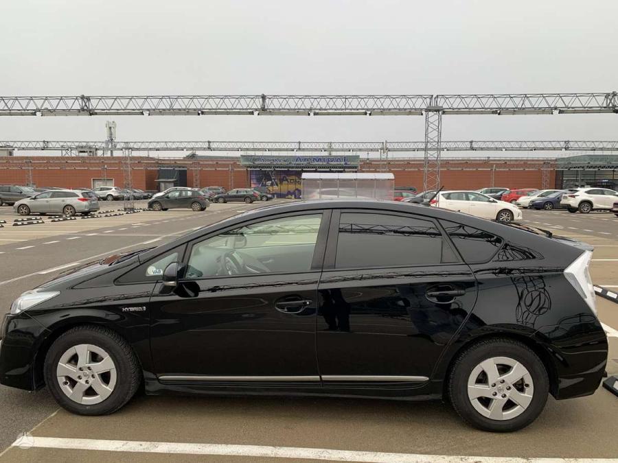 Black Toyota Prius 2011 in Kaunas, with an engine capacity of 1.80 L and mileage of 234 thousand km for 6100 €, photo 20 on AUTOMOTO.COM.LV