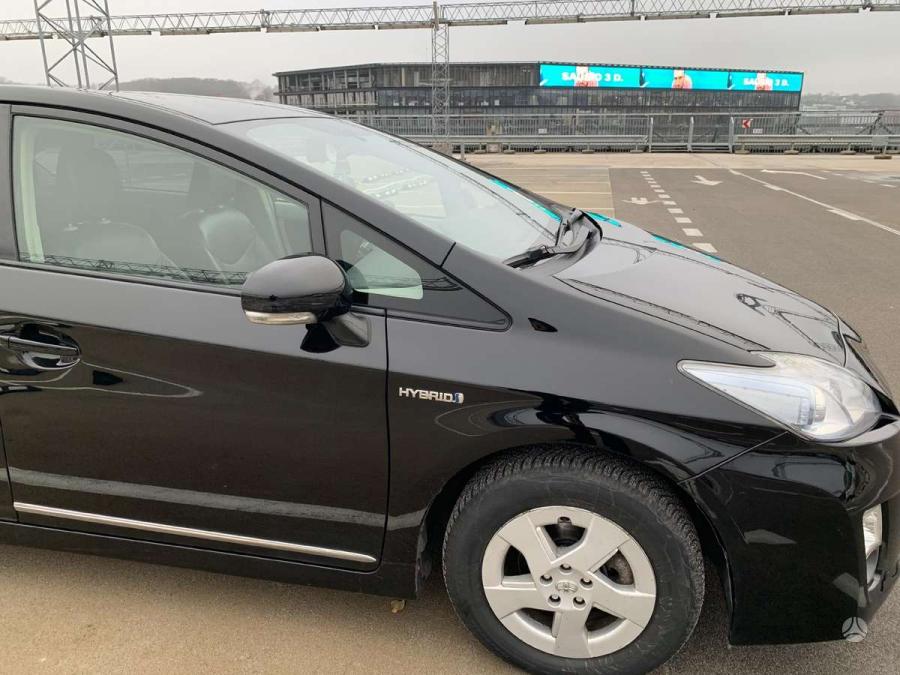 Black Toyota Prius 2011 in Kaunas, with an engine capacity of 1.80 L and mileage of 234 thousand km for 6100 €, photo 21 on AUTOMOTO.COM.LV