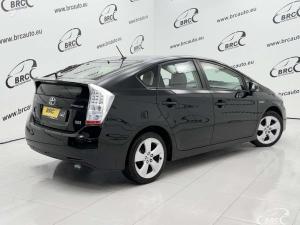 Black Toyota Prius 2011 in Vilnius, with an engine capacity of 1.80 L and mileage of 555 thousand km for 6500 €, photo 3 on AUTOMOTO.COM.LV