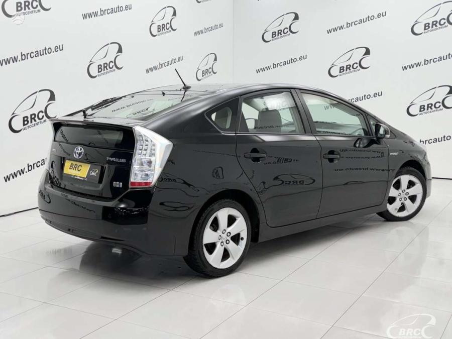 Black Toyota Prius 2011 in Vilnius, with an engine capacity of 1.80 L and mileage of 555 thousand km for 6500 €, photo 3 on AUTOMOTO.COM.LV