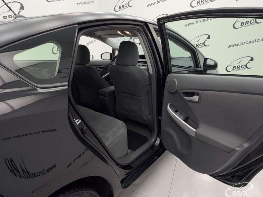 Black Toyota Prius 2011 in Vilnius, with an engine capacity of 1.80 L and mileage of 555 thousand km for 6500 €, photo 13 on AUTOMOTO.COM.LV