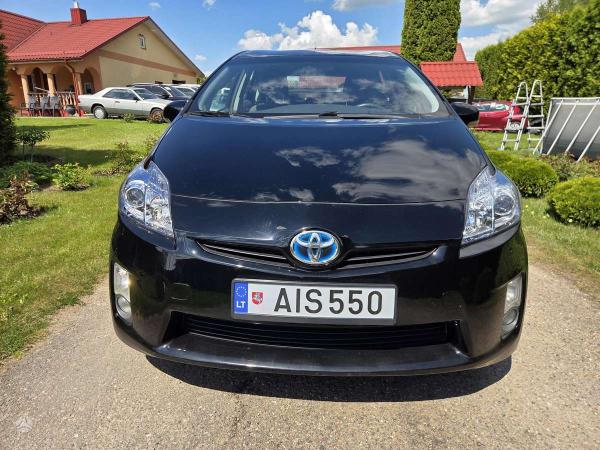 Black Toyota Prius 2011 in Vilnius, with an engine capacity of 1.80 L and mileage of 281 thousand km for 5100 €, photo 1 on AUTOMOTO.COM.LV