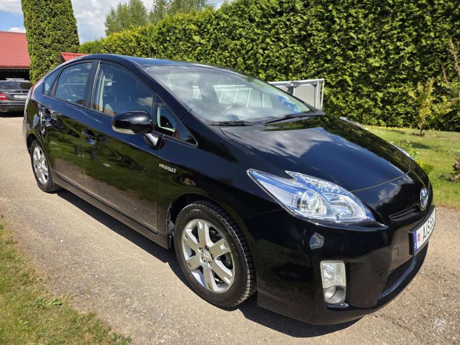 Melns Toyota Prius 2011 Viļņa, ar dzinēja tilpumu 1.80 L un nobraukumu 281 tūkst. km par 5100 €, foto 3 vietnē AUTOMOTO.COM.LV