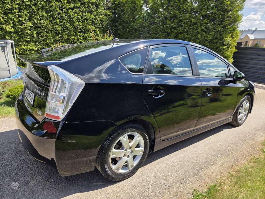 Melns Toyota Prius 2011 Viļņa, ar dzinēja tilpumu 1.80 L un nobraukumu 281 tūkst. km par 5100 €, foto 4 vietnē AUTOMOTO.COM.LV
