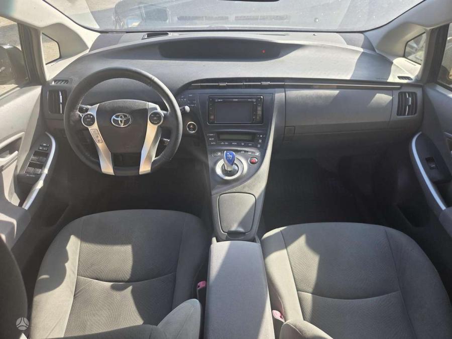Melns Toyota Prius 2011 Viļņa, ar dzinēja tilpumu 1.80 L un nobraukumu 281 tūkst. km par 5100 €, foto 13 vietnē AUTOMOTO.COM.LV