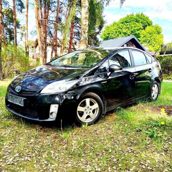 Melns Toyota Prius 2011 Kauņa, ar dzinēja tilpumu 1.80 L un nobraukumu 330 tūkst. km par 4600 €, foto 1 vietnē AUTOMOTO.COM.LV