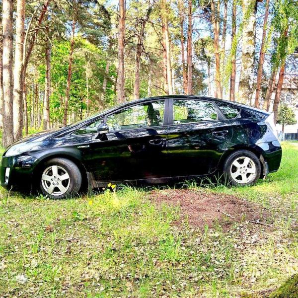 Melns Toyota Prius 2011 Kauņa, ar dzinēja tilpumu 1.80 L un nobraukumu 330 tūkst. km par 4600 €, foto 2 vietnē AUTOMOTO.COM.LV