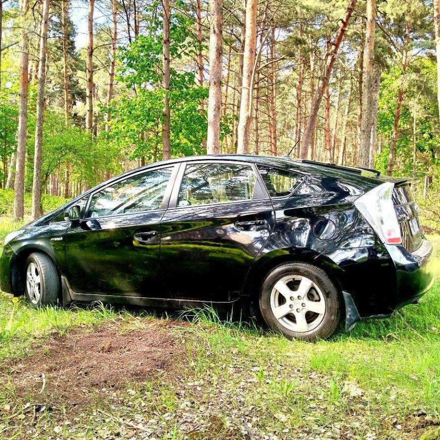 Черный Тойота Приус 2011 в Каунас, объемом двигателя 1.80 л и пробегом 330 тыс. км за 4600 €, фото 4 на AUTOMOTO.COM.LV