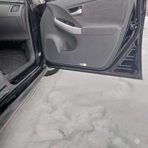 Черный Тойота Приус 2011 в Каунас, объемом двигателя 1.80 л и пробегом 330 тыс. км за 4600 €, фото 16 на AUTOMOTO.COM.LV