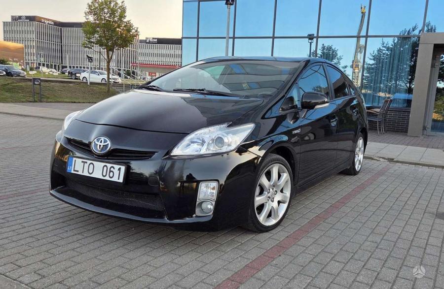 Melns Toyota Prius 2011 Viļņa, ar dzinēja tilpumu 1.80 L un nobraukumu 450 tūkst. km par 3999 €, foto 3 vietnē AUTOMOTO.COM.LV
