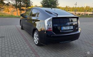 Melns Toyota Prius 2011 Viļņa, ar dzinēja tilpumu 1.80 L un nobraukumu 450 tūkst. km par 3999 €, foto 4 vietnē AUTOMOTO.COM.LV