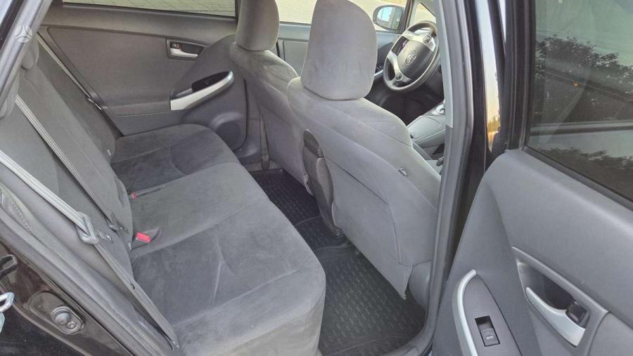 Melns Toyota Prius 2011 Viļņa, ar dzinēja tilpumu 1.80 L un nobraukumu 450 tūkst. km par 3999 €, foto 9 vietnē AUTOMOTO.COM.LV