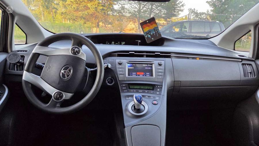 Melns Toyota Prius 2011 Viļņa, ar dzinēja tilpumu 1.80 L un nobraukumu 450 tūkst. km par 3999 €, foto 10 vietnē AUTOMOTO.COM.LV