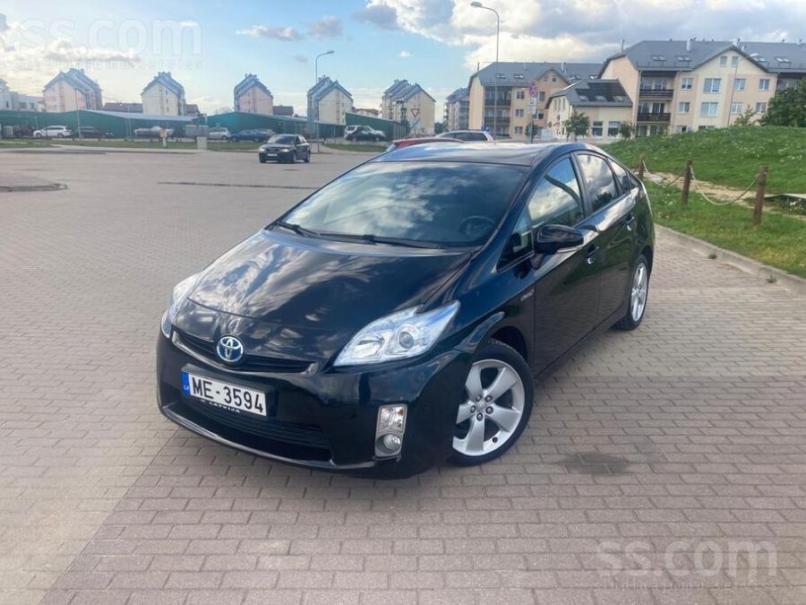 Melns Toyota Prius 2011 Rīga, ar dzinēja tilpumu 1.80 L un nobraukumu 227 tūkst. km par 5950 €, foto 1 vietnē AUTOMOTO.COM.LV