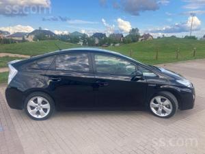 Melns Toyota Prius 2011 Rīga, ar dzinēja tilpumu 1.80 L un nobraukumu 227 tūkst. km par 5950 €, foto 4 vietnē AUTOMOTO.COM.LV