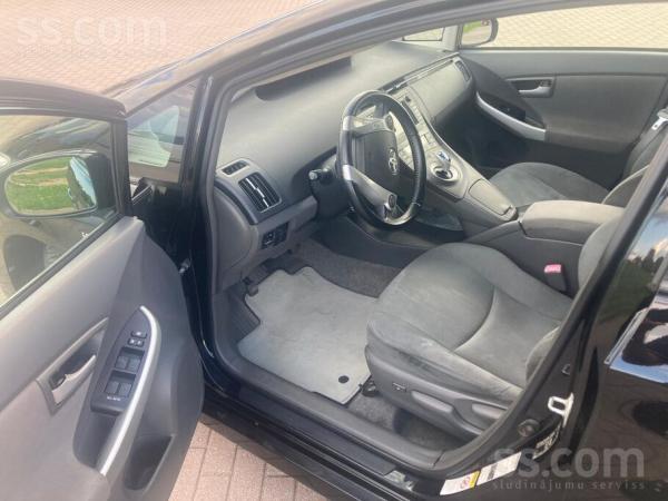 Melns Toyota Prius 2011 Rīga, ar dzinēja tilpumu 1.80 L un nobraukumu 227 tūkst. km par 5950 €, foto 7 vietnē AUTOMOTO.COM.LV