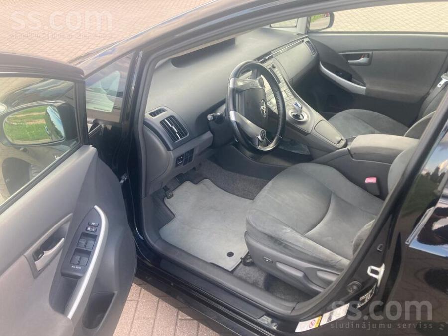 Melns Toyota Prius 2011 Rīga, ar dzinēja tilpumu 1.80 L un nobraukumu 227 tūkst. km par 5950 €, foto 8 vietnē AUTOMOTO.COM.LV