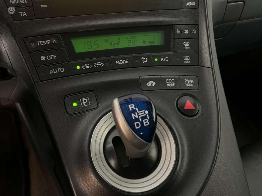 Melns Toyota Prius 2011 Kauņa, ar dzinēja tilpumu 1.80 L un nobraukumu 380 tūkst. km par 6999 €, foto 15 vietnē AUTOMOTO.COM.LV