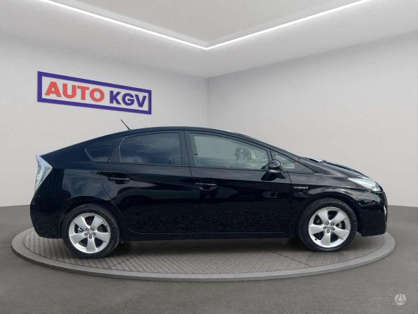 Black Toyota Prius 2011 in Kaunas, with an engine capacity of 1.80 L and mileage of 380 thousand km for 6999 €, photo 7 on AUTOMOTO.COM.LV