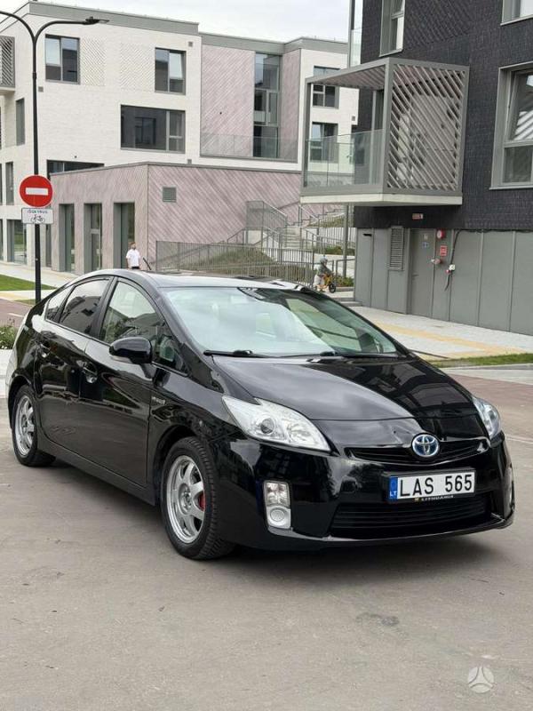 Melns Toyota Prius 2011 Viļņa, ar dzinēja tilpumu 1.80 L un nobraukumu 313 tūkst. km par 4999 €, foto 3 vietnē AUTOMOTO.COM.LV