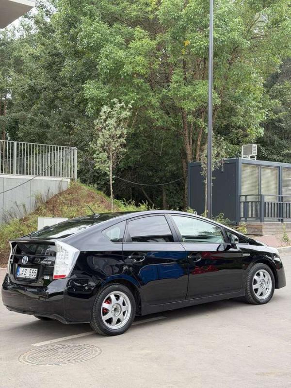 Melns Toyota Prius 2011 Viļņa, ar dzinēja tilpumu 1.80 L un nobraukumu 313 tūkst. km par 4999 €, foto 5 vietnē AUTOMOTO.COM.LV
