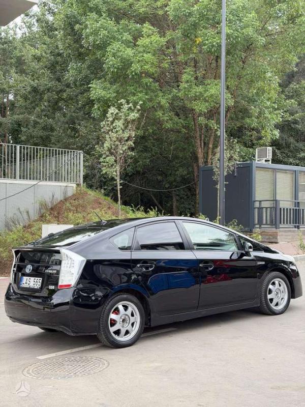 Melns Toyota Prius 2011 Viļņa, ar dzinēja tilpumu 1.80 L un nobraukumu 313 tūkst. km par 4999 €, foto 7 vietnē AUTOMOTO.COM.LV