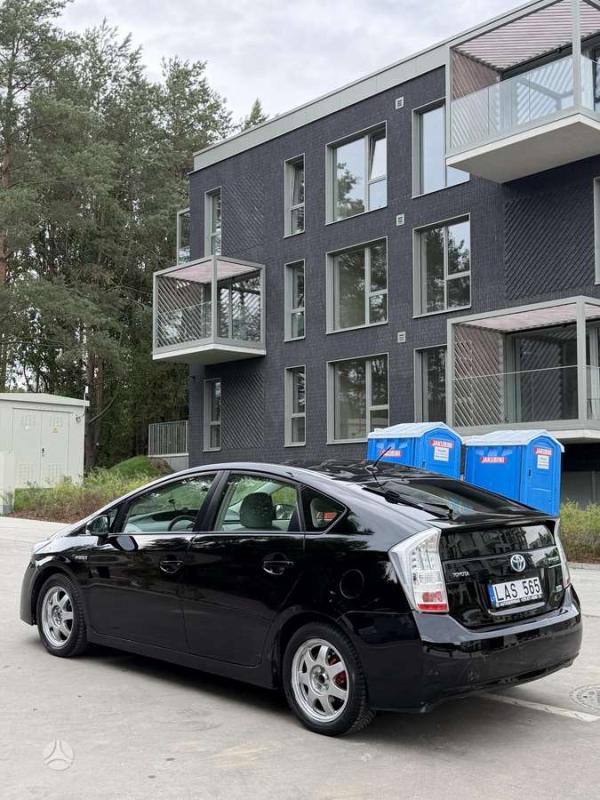 Melns Toyota Prius 2011 Viļņa, ar dzinēja tilpumu 1.80 L un nobraukumu 313 tūkst. km par 4999 €, foto 8 vietnē AUTOMOTO.COM.LV