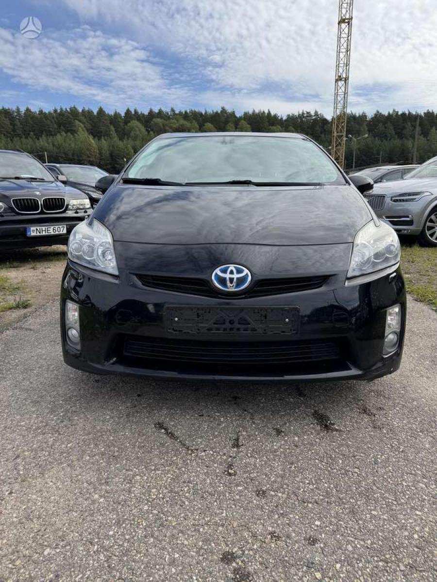 Melns Toyota Prius 2011 Viļņa, ar dzinēja tilpumu 1.80 L un nobraukumu 259 tūkst. km par 6000 €, foto 3 vietnē AUTOMOTO.COM.LV