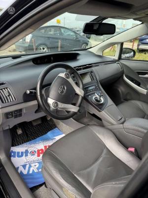 Melns Toyota Prius 2011 Viļņa, ar dzinēja tilpumu 1.80 L un nobraukumu 259 tūkst. km par 6000 €, foto 6 vietnē AUTOMOTO.COM.LV