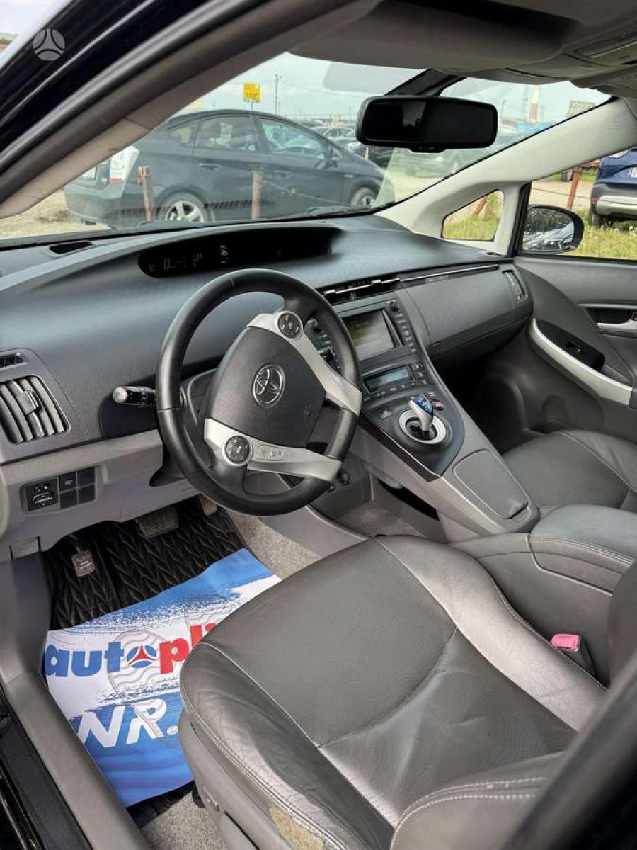 Melns Toyota Prius 2011 Viļņa, ar dzinēja tilpumu 1.80 L un nobraukumu 259 tūkst. km par 6000 €, foto 6 vietnē AUTOMOTO.COM.LV
