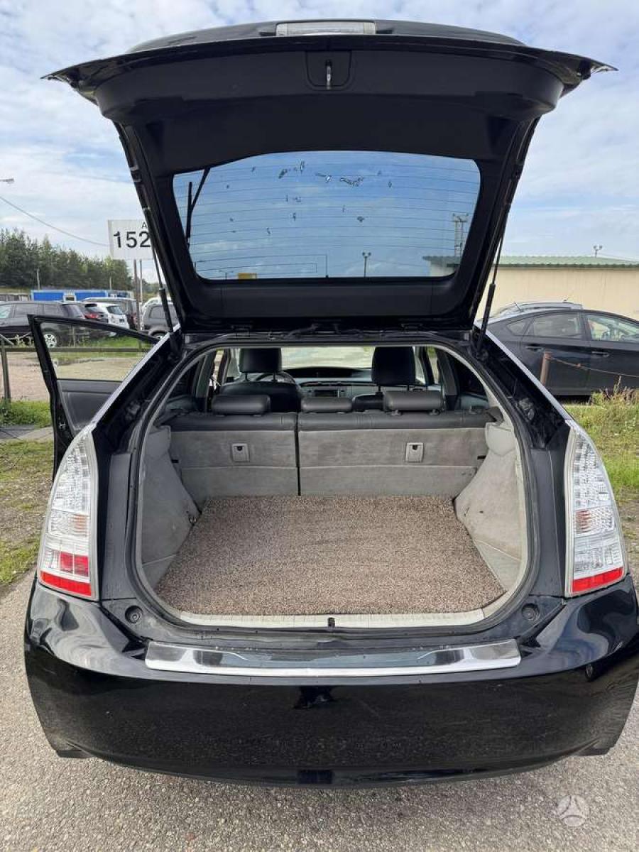 Melns Toyota Prius 2011 Viļņa, ar dzinēja tilpumu 1.80 L un nobraukumu 259 tūkst. km par 6000 €, foto 7 vietnē AUTOMOTO.COM.LV
